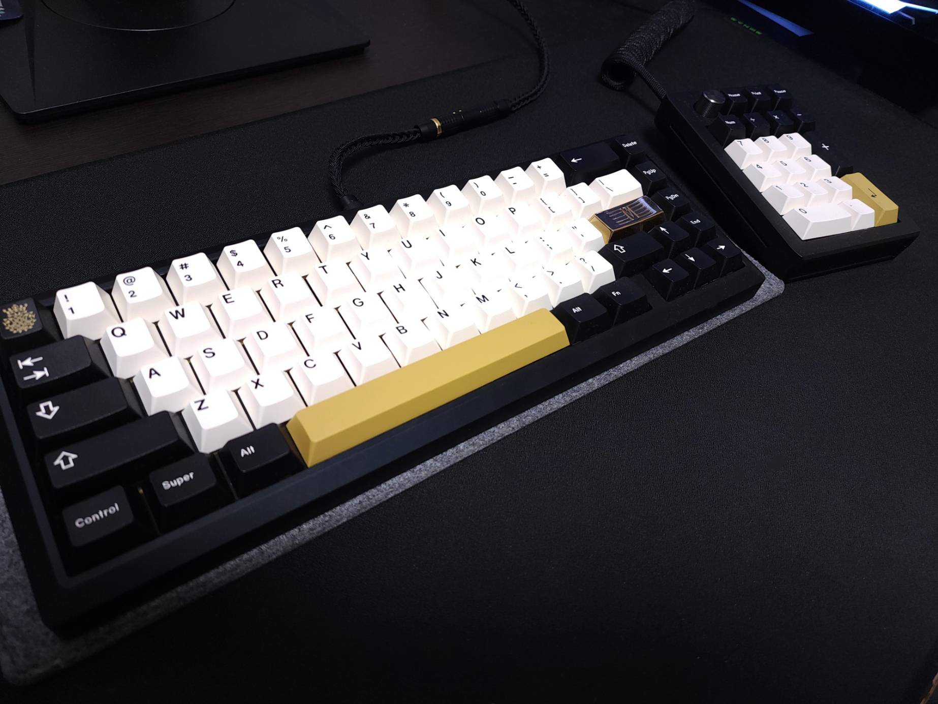 SW Maestro Keycaps を買ったので「GMK Maestro」と比較してみた | ️ YonNabe Games ️